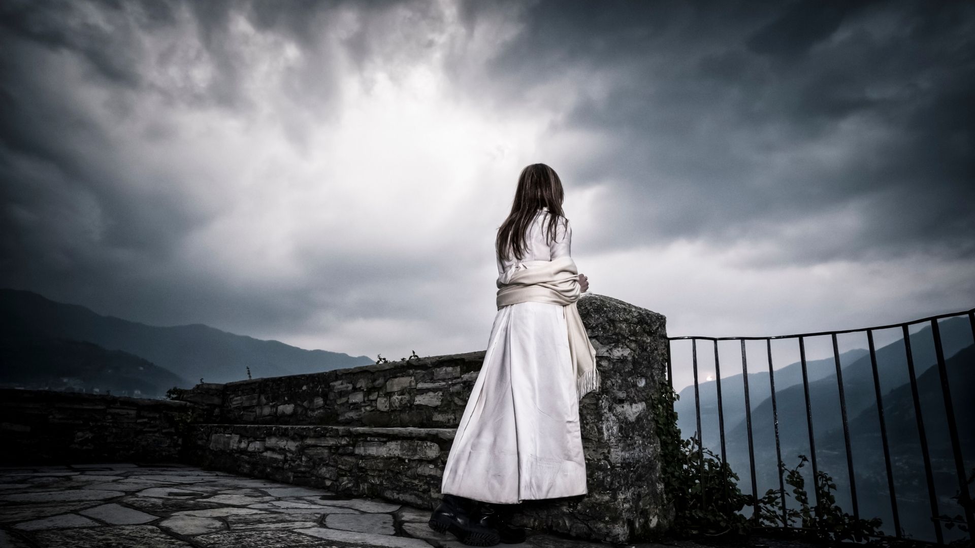 How To Quieten The Mind In The Middle Of Chaos - Stress Coach Training